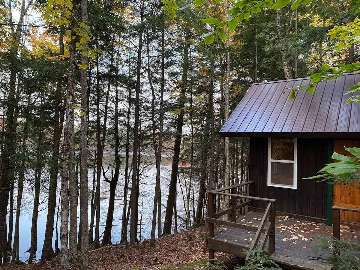 23 Most Romantic Cabins in Michigan (Perfect for a Couples Getaway!)